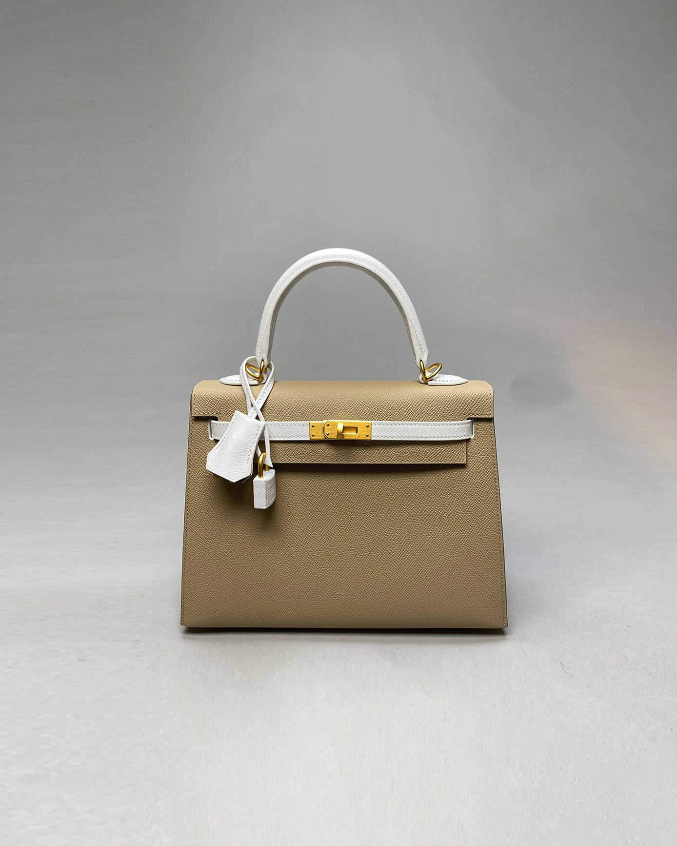 Kelly 25 Trench / White – HPF- A paradise for collectors